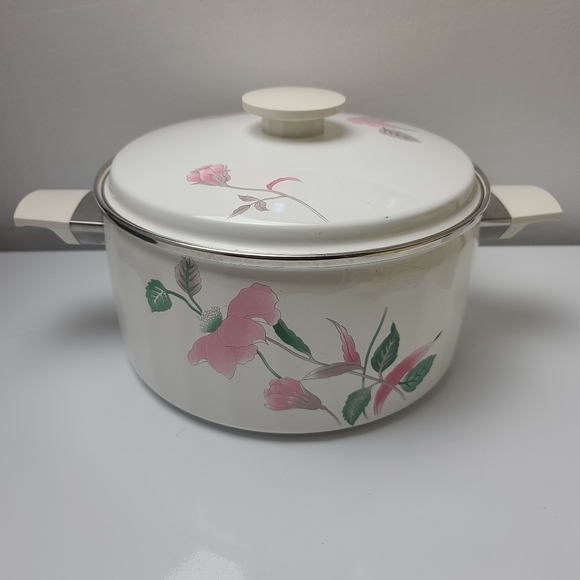 Mikasa | Kitchen | Mikasa Silk Flowers Gourmet Colors 6 Quart Metal ...